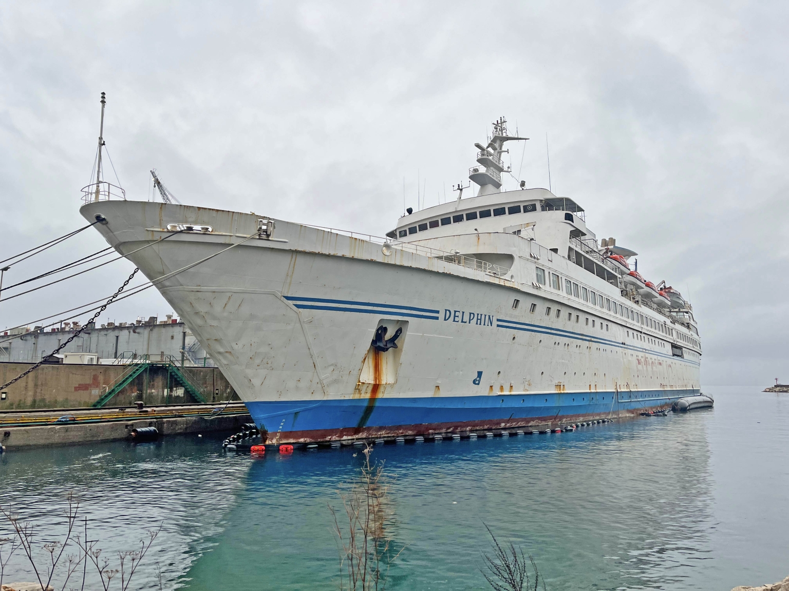 MS DELPHIN – exklusiver Bordbesuch vor der Verschrottung - Ships At Sea