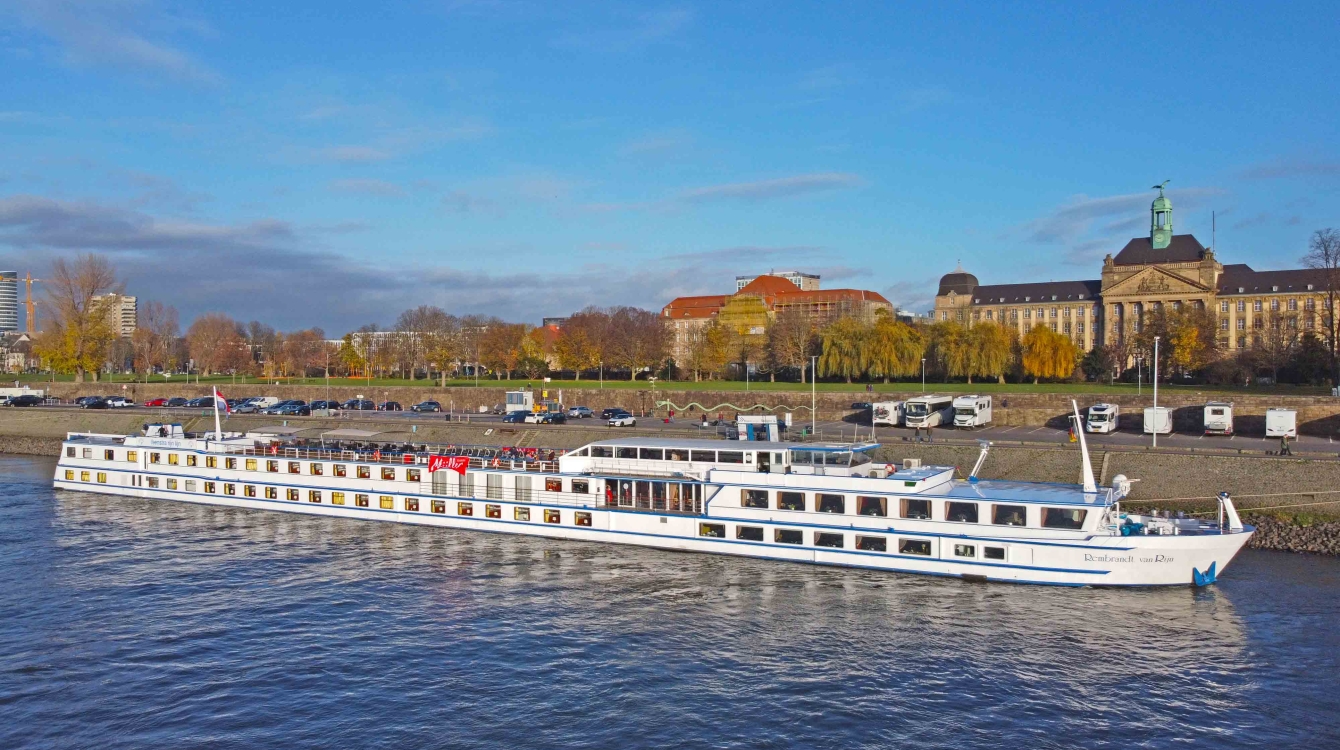 Rembrandt van Rijn (river) | Ships At Sea
