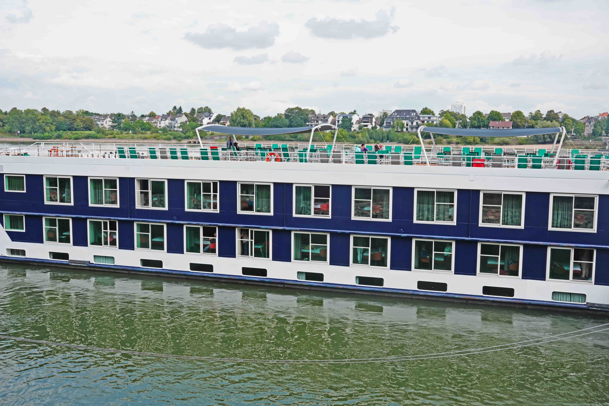 MS Dutch Largo präsentiert sich mit Infinity Kabinen - Ships At Sea