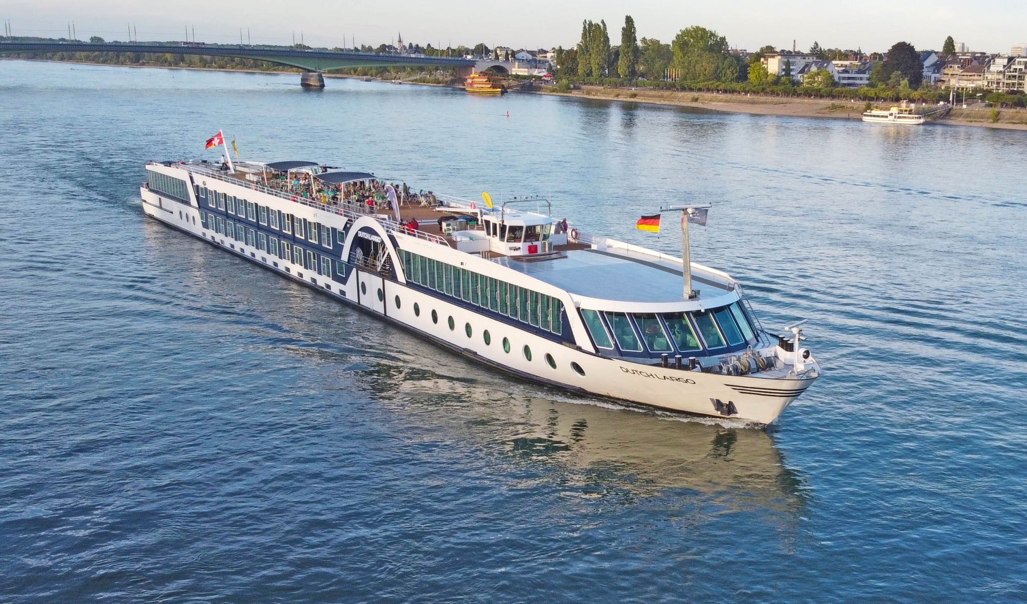 MS Dutch Largo: Der modernisierte Klassiker im Schiffsportrait - Ships ...