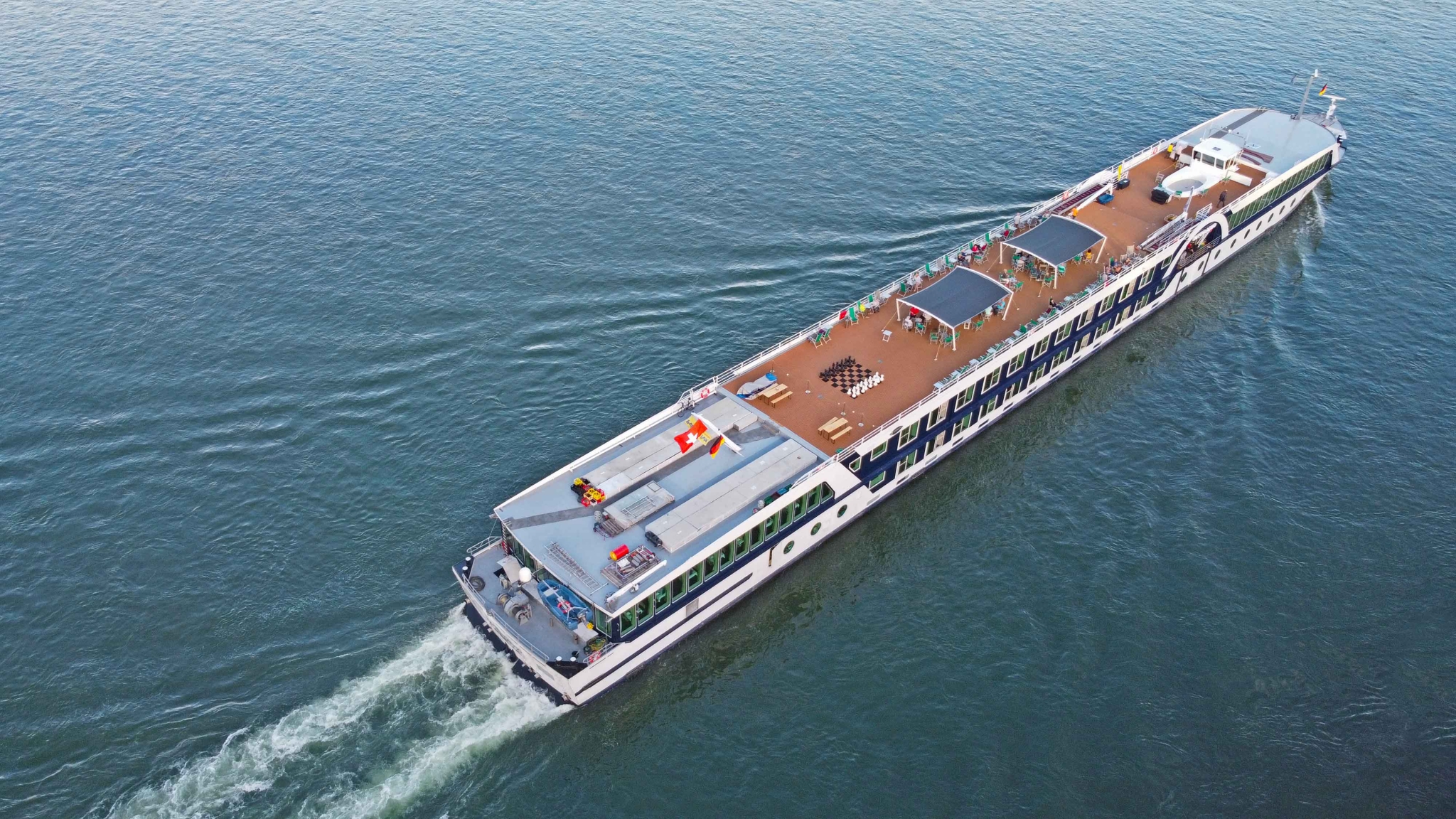 MS Dutch Largo: The modernised cruise classic in a ship’s portrait ...