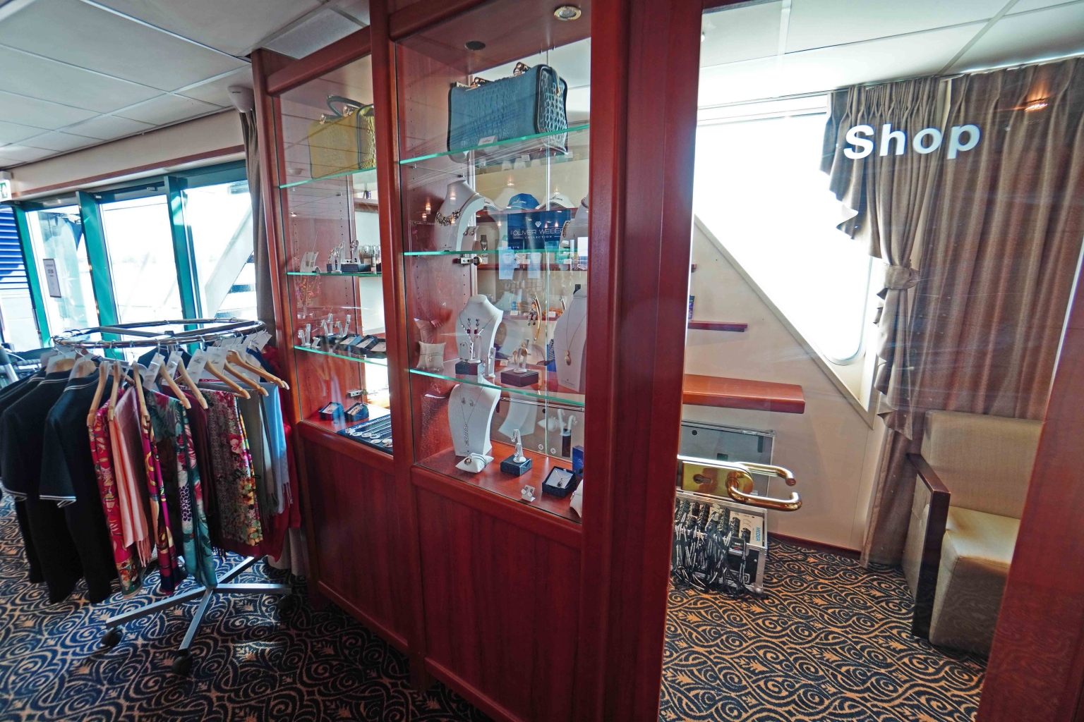 MS Dutch Largo: The modernised cruise classic in a ship’s portrait ...